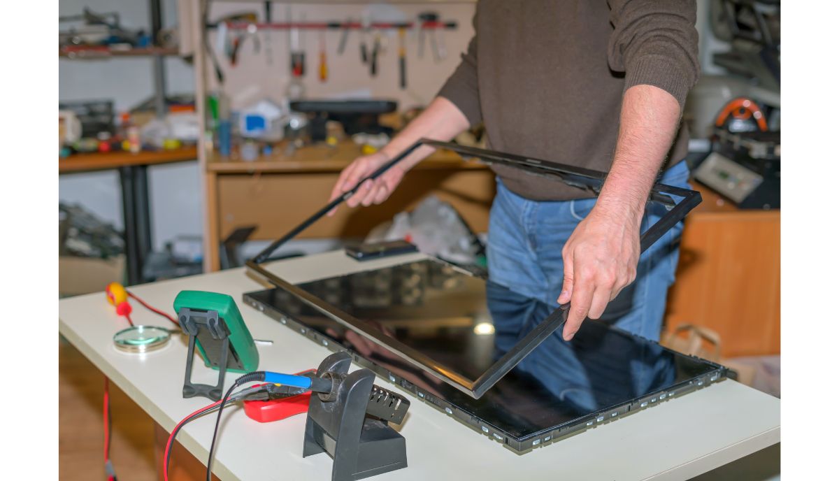 Is It Worth Fixing A Broken TV Screen? – TVDecoded
