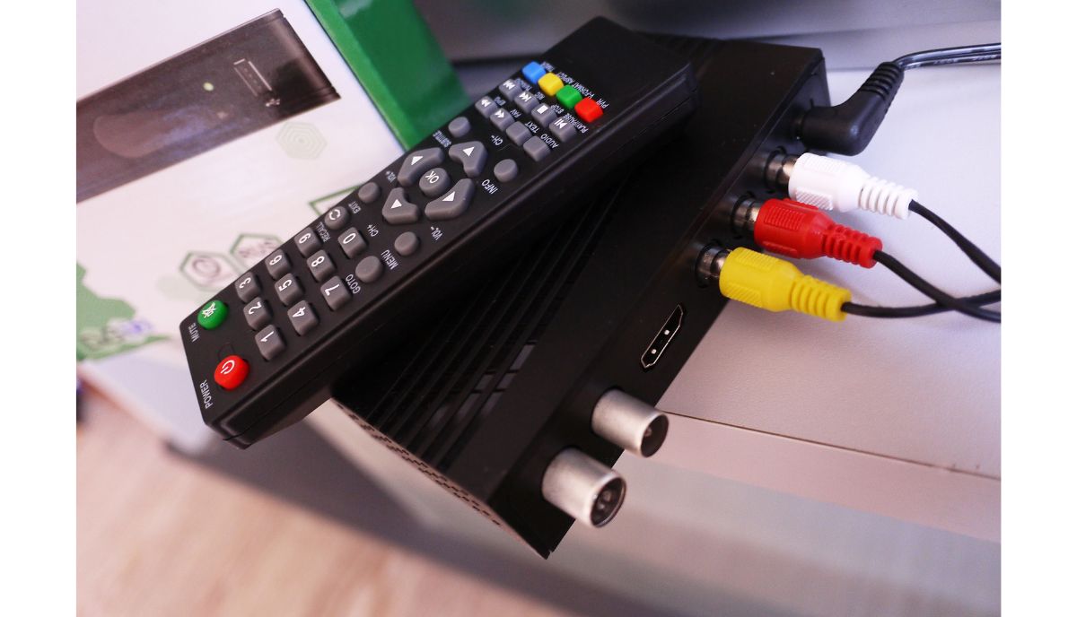 7 Reasons TV Says Check Signal Cable (Fixed) – TVDecoded